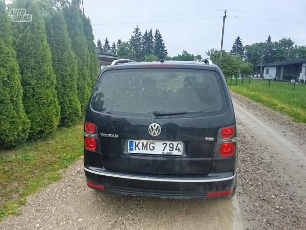 Volkswagen Touran 2010 in Vilnius, with an engine capacity of 1.90 L and mileage of 278 thousand km for 4100 €, photo 2 on AUTOMOTO.COM.LV