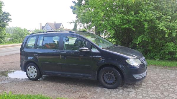 Volkswagen Touran 2010 Viļņa, ar dzinēja tilpumu 1.90 L un nobraukumu 305 tūkst. km par 2900 €, foto 8 vietnē AUTOMOTO.COM.LV