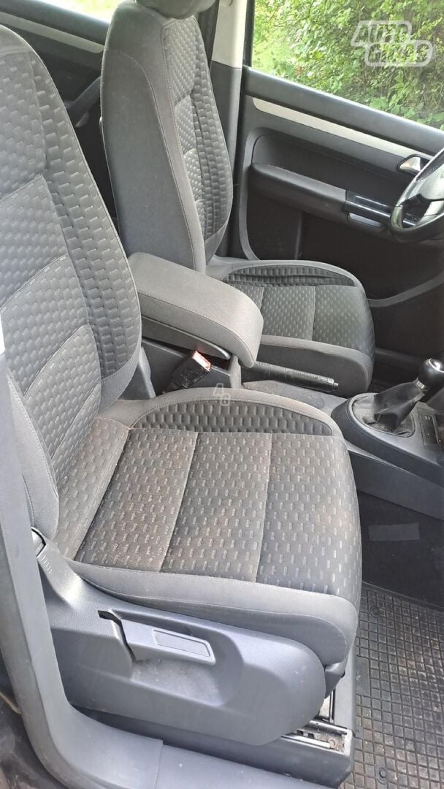 Volkswagen Touran 2010 Viļņa, ar dzinēja tilpumu 1.90 L un nobraukumu 305 tūkst. km par 2550 €, foto 12 vietnē AUTOMOTO.COM.LV