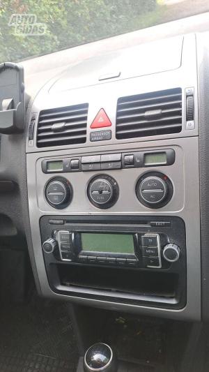 Volkswagen Touran 2010 Viļņa, ar dzinēja tilpumu 1.90 L un nobraukumu 305 tūkst. km par 2550 €, foto 15 vietnē AUTOMOTO.COM.LV