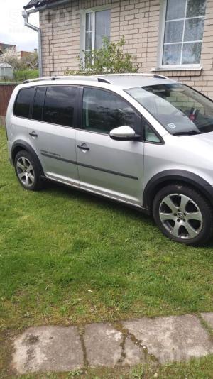 Volkswagen Touran 2010 Krāslava, ar dzinēja tilpumu 1.90 L un nobraukumu 251 tūkst. km par 3700 €, foto 3 vietnē AUTOMOTO.COM.LV