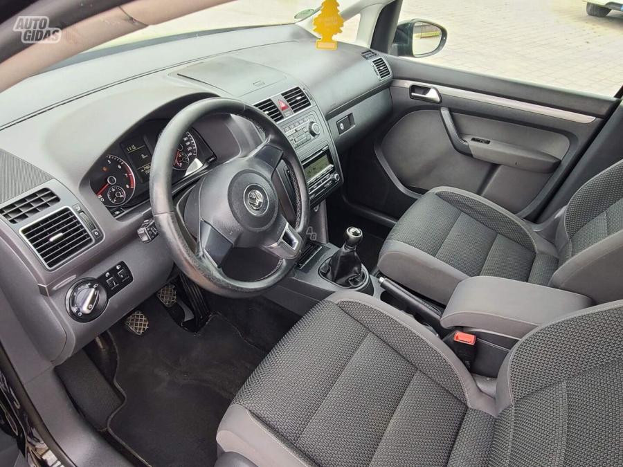 Volkswagen Touran 2010 Marijampole, ar dzinēja tilpumu 1.40 L un nobraukumu 260 tūkst. km par 4650 €, foto 13 vietnē AUTOMOTO.COM.LV