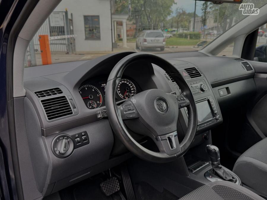 Volkswagen Touran 2010 Kauņa, ar dzinēja tilpumu 2.00 L un nobraukumu 298 tūkst. km par 5950 €, foto 19 vietnē AUTOMOTO.COM.LV