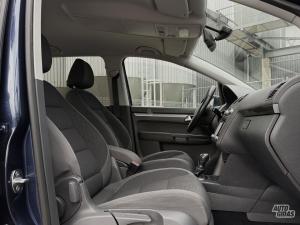 Volkswagen Touran 2010 Kauņa, ar dzinēja tilpumu 2.00 L un nobraukumu 298 tūkst. km par 5950 €, foto 23 vietnē AUTOMOTO.COM.LV