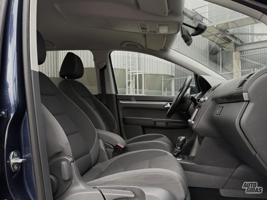 Volkswagen Touran 2010 Kauņa, ar dzinēja tilpumu 2.00 L un nobraukumu 298 tūkst. km par 5950 €, foto 23 vietnē AUTOMOTO.COM.LV