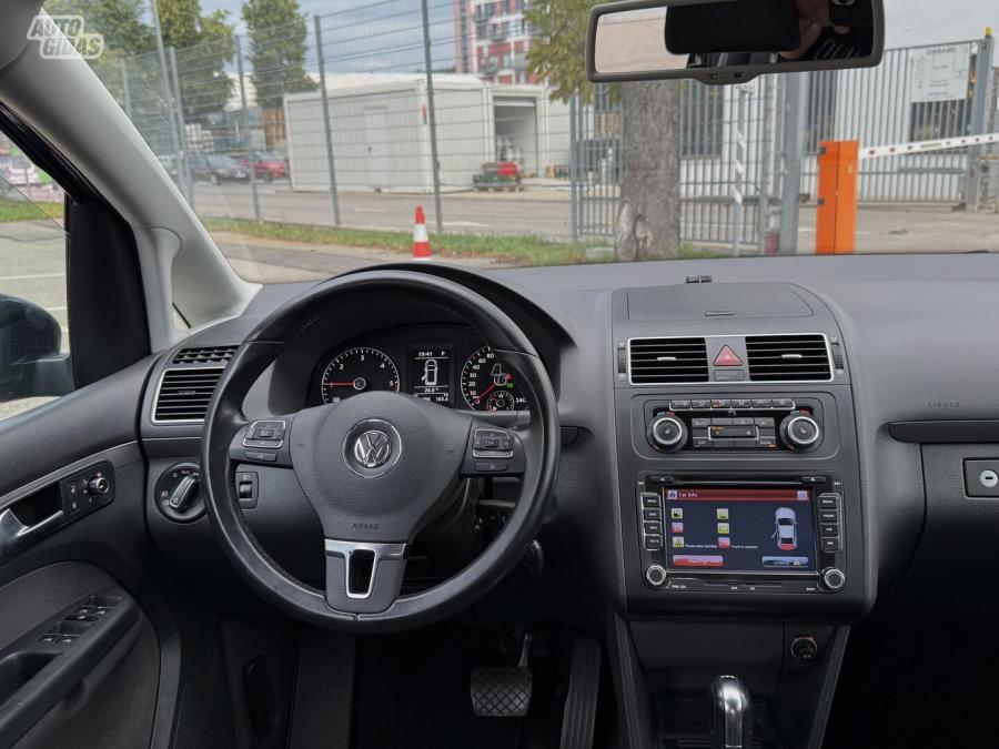 Volkswagen Touran 2010 Kauņa, ar dzinēja tilpumu 2.00 L un nobraukumu 298 tūkst. km par 5950 €, foto 25 vietnē AUTOMOTO.COM.LV
