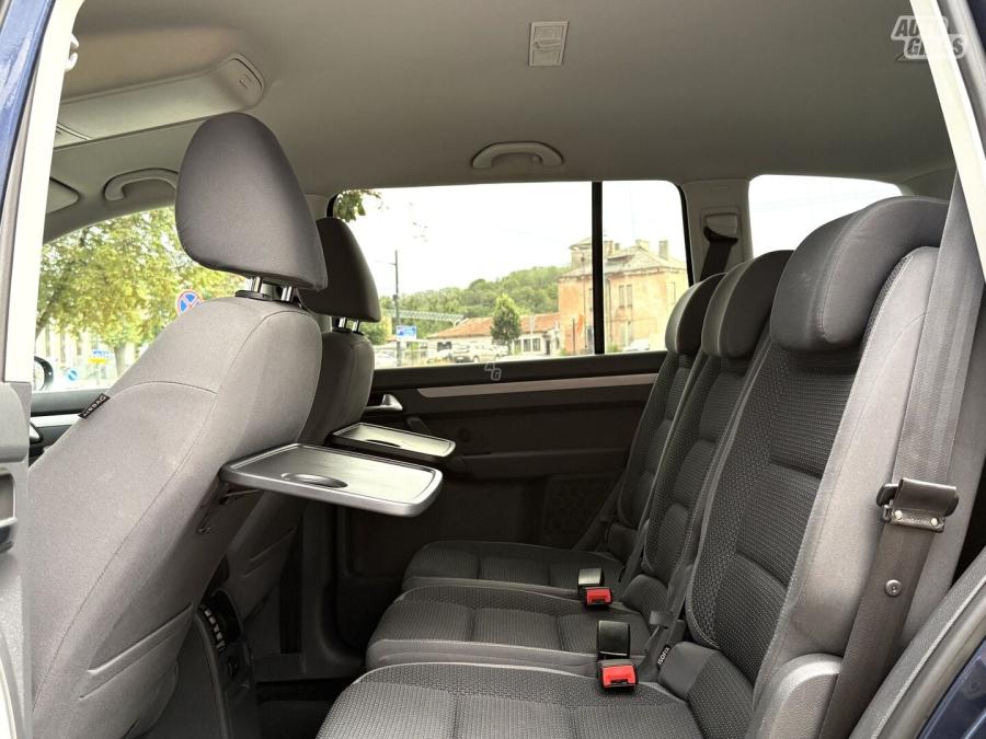 Volkswagen Touran 2010 Kauņa, ar dzinēja tilpumu 2.00 L un nobraukumu 298 tūkst. km par 5950 €, foto 27 vietnē AUTOMOTO.COM.LV