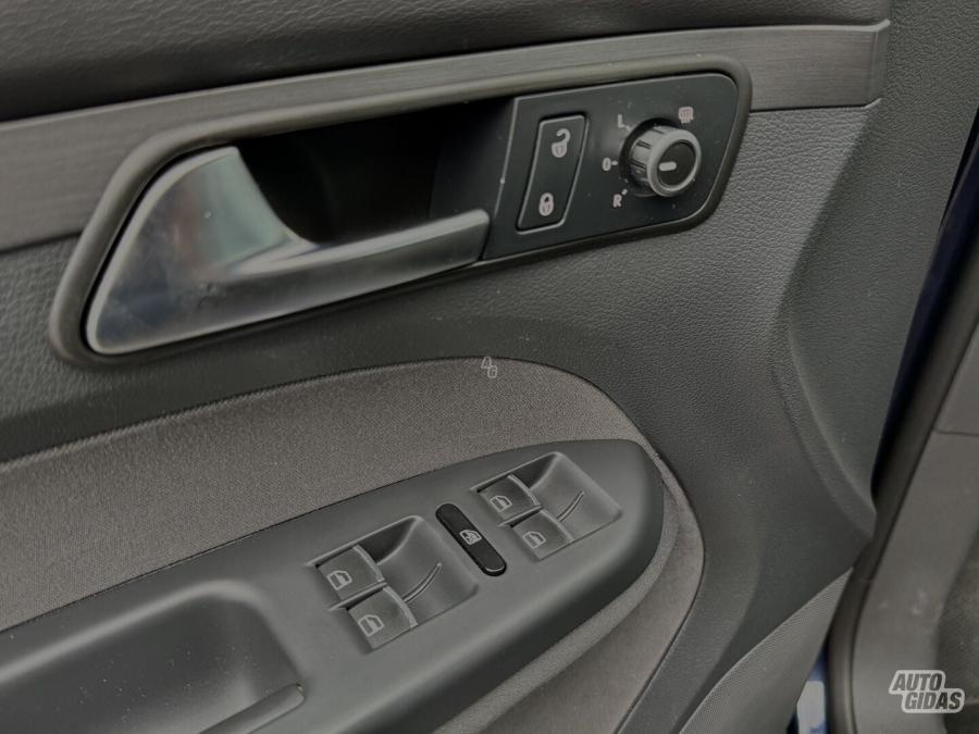 Volkswagen Touran 2010 Kauņa, ar dzinēja tilpumu 2.00 L un nobraukumu 298 tūkst. km par 5950 €, foto 29 vietnē AUTOMOTO.COM.LV