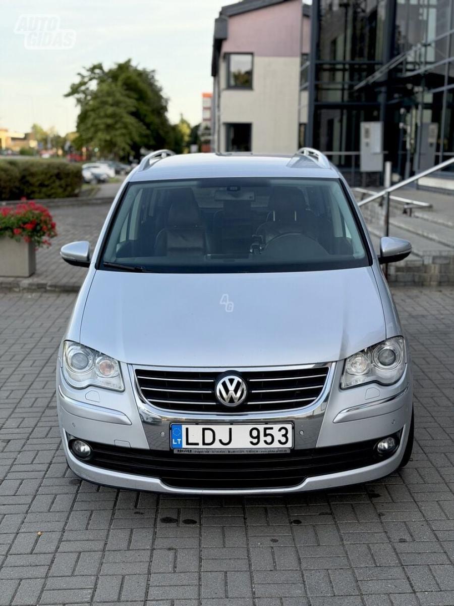 Volkswagen Touran 2010 in Vilnius, with an engine capacity of 2.00 L and mileage of 290 thousand km for 3000 €, photo 4 on AUTOMOTO.COM.LV