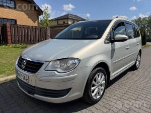 Volkswagen Touran 2010 Rīga, ar dzinēja tilpumu 1.90 L un nobraukumu 266 tūkst. km par 2950 €, foto  vietnē AUTOMOTO.COM.LV