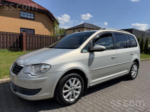 Volkswagen Touran 2010 in Riga, with an engine capacity of 1.90 L and mileage of 266 thousand km for 2950 €, photo 3 on AUTOMOTO.COM.LV