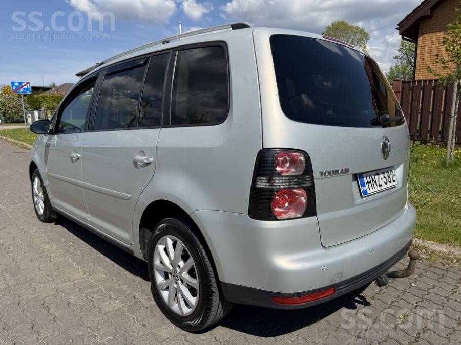 Volkswagen Touran 2010 in Riga, with an engine capacity of 1.90 L and mileage of 266 thousand km for 2950 €, photo 4 on AUTOMOTO.COM.LV