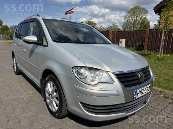 Volkswagen Touran 2010 Rīga, ar dzinēja tilpumu 1.90 L un nobraukumu 266 tūkst. km par 2950 €, foto 6 vietnē AUTOMOTO.COM.LV