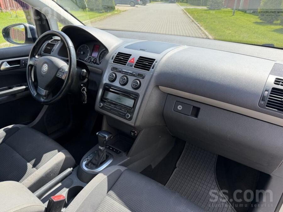 Volkswagen Touran 2010 in Riga, with an engine capacity of 1.90 L and mileage of 266 thousand km for 2950 €, photo 12 on AUTOMOTO.COM.LV