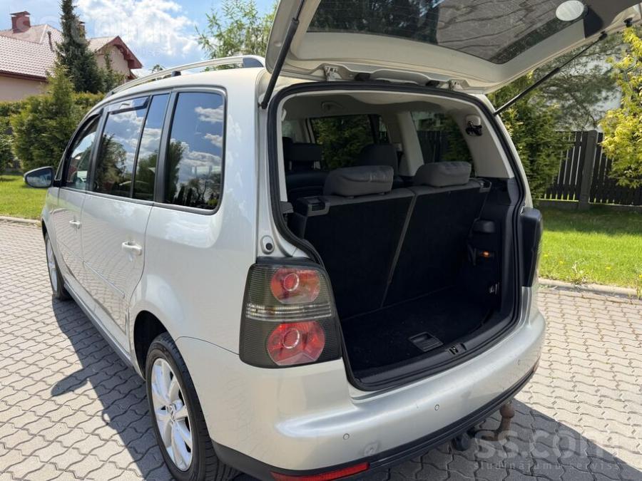 Volkswagen Touran 2010 in Riga, with an engine capacity of 1.90 L and mileage of 266 thousand km for 2950 €, photo 14 on AUTOMOTO.COM.LV