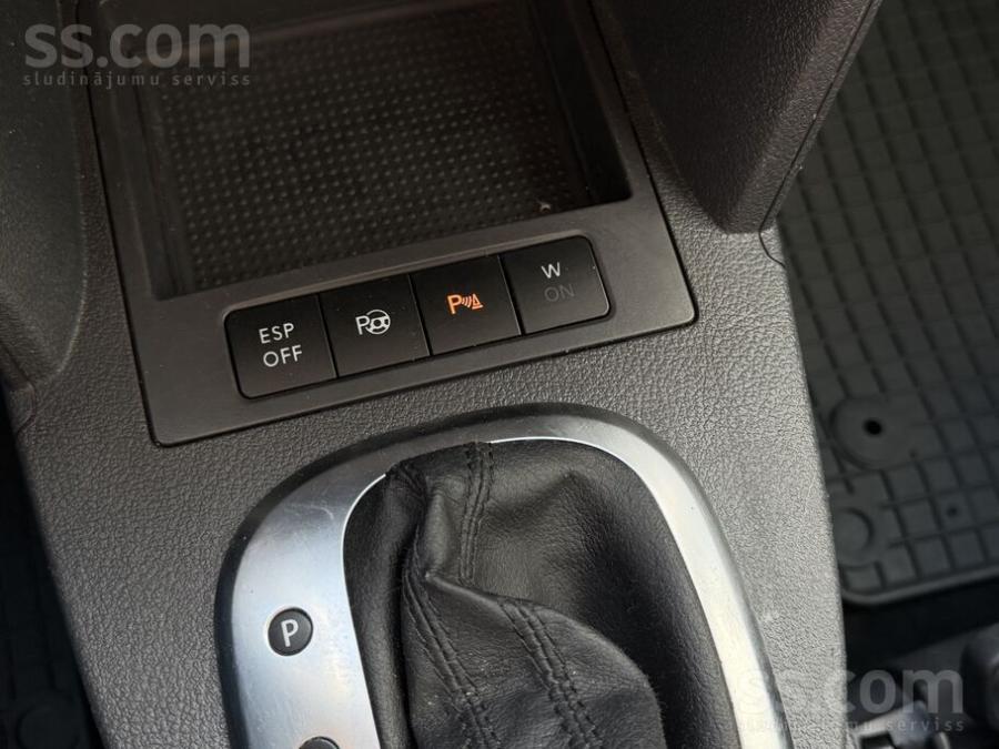 Volkswagen Touran 2010 in Riga, with an engine capacity of 1.90 L and mileage of 266 thousand km for 2950 €, photo 16 on AUTOMOTO.COM.LV