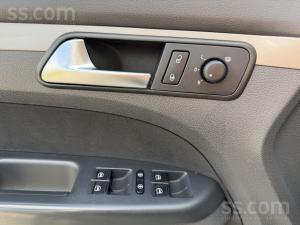 Volkswagen Touran 2010 in Riga, with an engine capacity of 1.90 L and mileage of 266 thousand km for 2950 €, photo 18 on AUTOMOTO.COM.LV