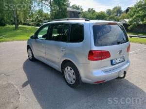 Volkswagen Touran 2011 in Riga, with an engine capacity of 1.60 L and mileage of 376 thousand km for 4750 €, photo 3 on AUTOMOTO.COM.LV