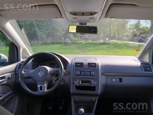 Volkswagen Touran 2011 in Riga, with an engine capacity of 1.60 L and mileage of 376 thousand km for 4750 €, photo 5 on AUTOMOTO.COM.LV