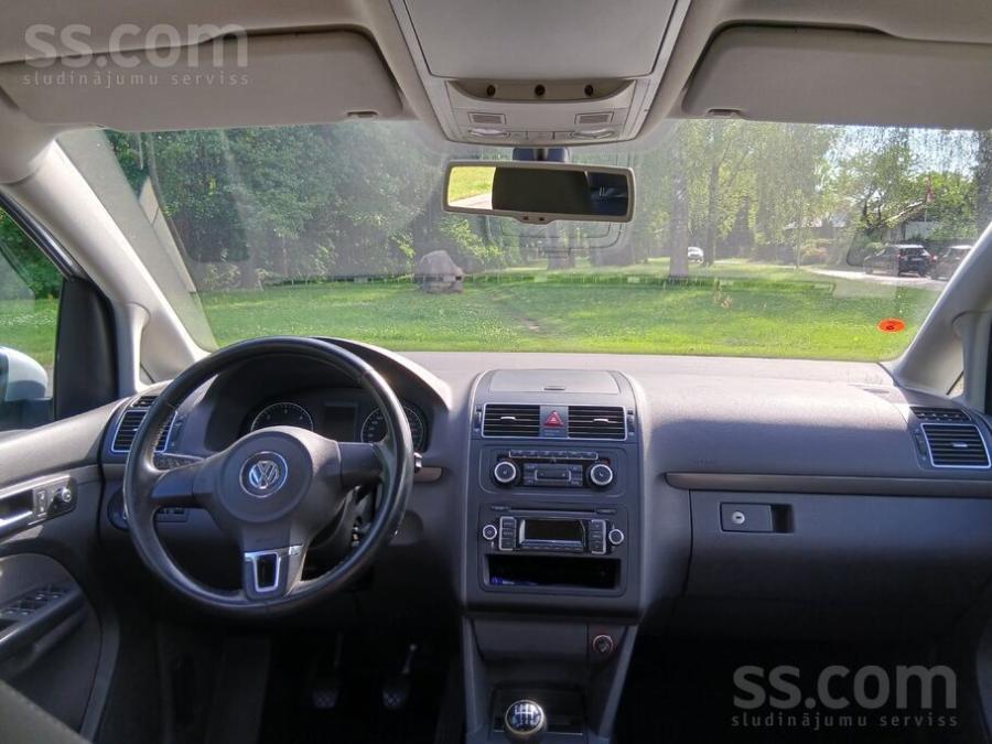 Volkswagen Touran 2011 in Riga, with an engine capacity of 1.60 L and mileage of 376 thousand km for 4100 €, photo 5 on AUTOMOTO.COM.LV