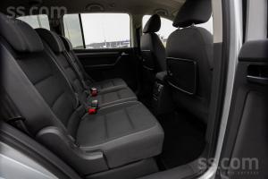 Volkswagen Touran 2011 in Riga, with an engine capacity of 1.60 L and mileage of 230 thousand km for 6500 €, photo 9 on AUTOMOTO.COM.LV