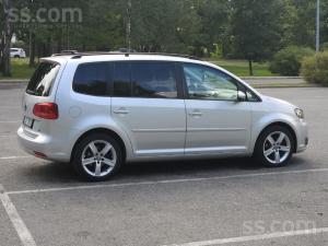 Volkswagen Touran 2011 Rīga, ar dzinēja tilpumu 1.60 L un nobraukumu 280 tūkst. km par 4200 €, foto 4 vietnē AUTOMOTO.COM.LV