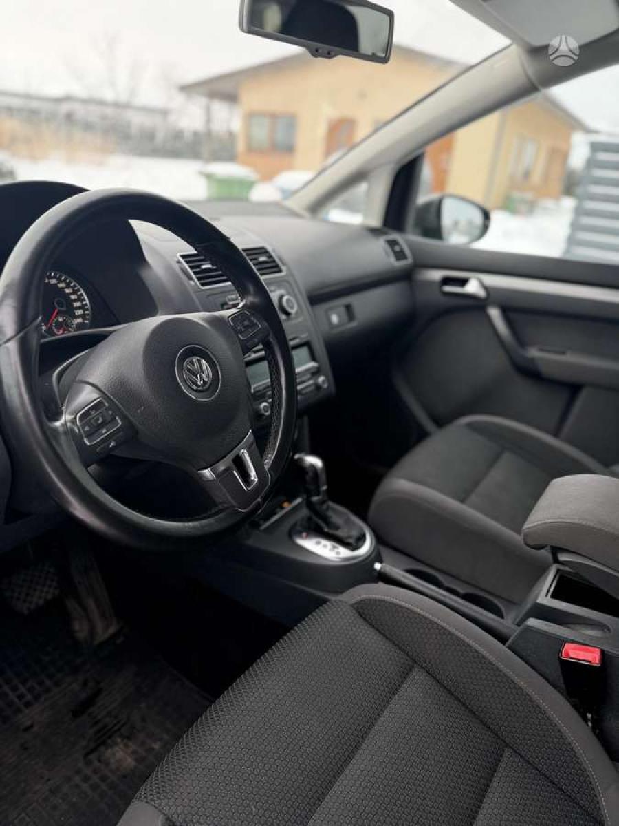 Volkswagen Touran 2011 Kauņa, ar dzinēja tilpumu 1.60 L un nobraukumu 271 tūkst. km par 4650 €, foto 5 vietnē AUTOMOTO.COM.LV