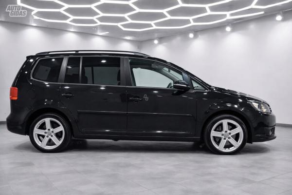 Volkswagen Touran 2011 in Kaunas, with an engine capacity of 2.00 L and mileage of 368 thousand km for 4890 €, photo 3 on AUTOMOTO.COM.LV