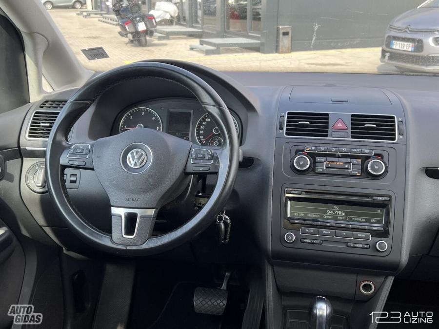 Volkswagen Touran 2011 in Taurage, with an engine capacity of 2.00 L and mileage of 300 thousand km for 6700 €, photo 16 on AUTOMOTO.COM.LV