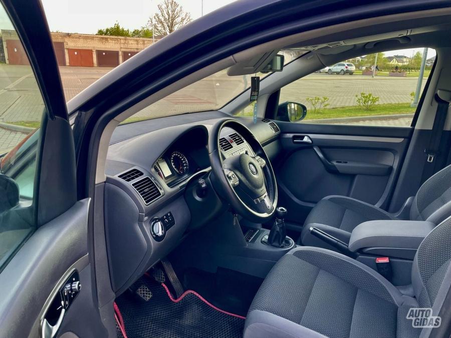 Volkswagen Touran 2011 Kauņa, ar dzinēja tilpumu 1.60 L un nobraukumu 351 tūkst. km par 4600 €, foto 28 vietnē AUTOMOTO.COM.LV