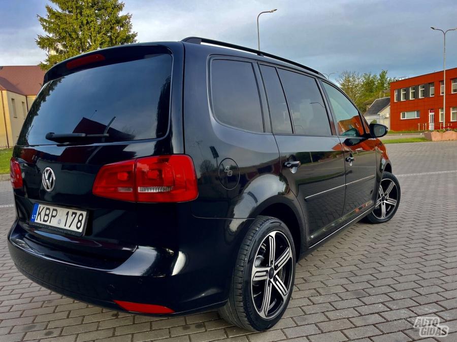 Volkswagen Touran 2011 Kauņa, ar dzinēja tilpumu 1.60 L un nobraukumu 351 tūkst. km par 4600 €, foto 32 vietnē AUTOMOTO.COM.LV
