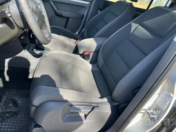 Volkswagen Touran 2011 Rēzekne, ar dzinēja tilpumu 1.60 L un nobraukumu 268 tūkst. km par 5750 €, foto 9 vietnē AUTOMOTO.COM.LV
