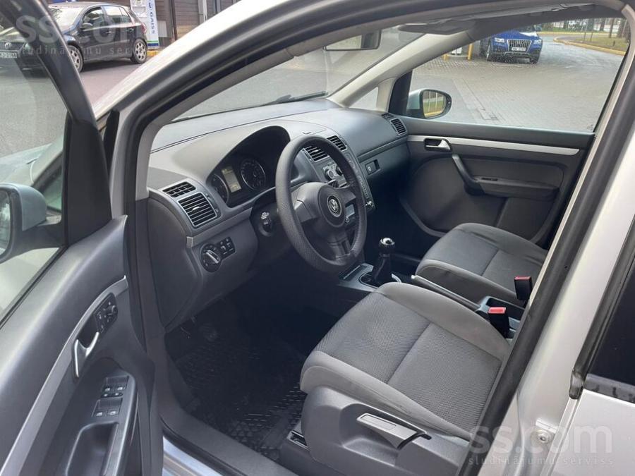Volkswagen Touran 2011 Rīga, ar dzinēja tilpumu 1.60 L un nobraukumu 0 tūkst. km par 4799 €, foto 10 vietnē AUTOMOTO.COM.LV