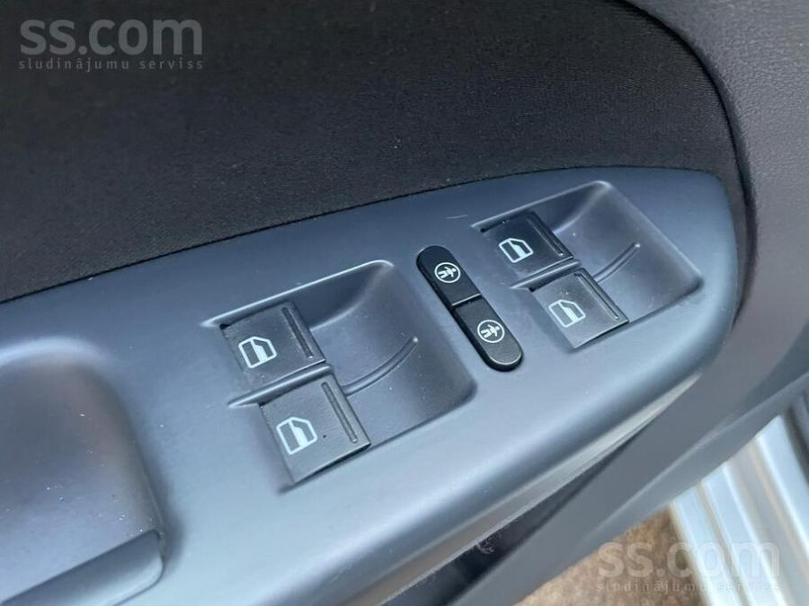 Volkswagen Touran 2011 Rīga, ar dzinēja tilpumu 1.60 L un nobraukumu 0 tūkst. km par 4799 €, foto 16 vietnē AUTOMOTO.COM.LV