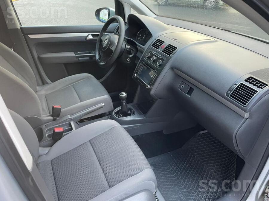 Volkswagen Touran 2011 Rīga, ar dzinēja tilpumu 1.60 L un nobraukumu 0 tūkst. km par 4799 €, foto 18 vietnē AUTOMOTO.COM.LV