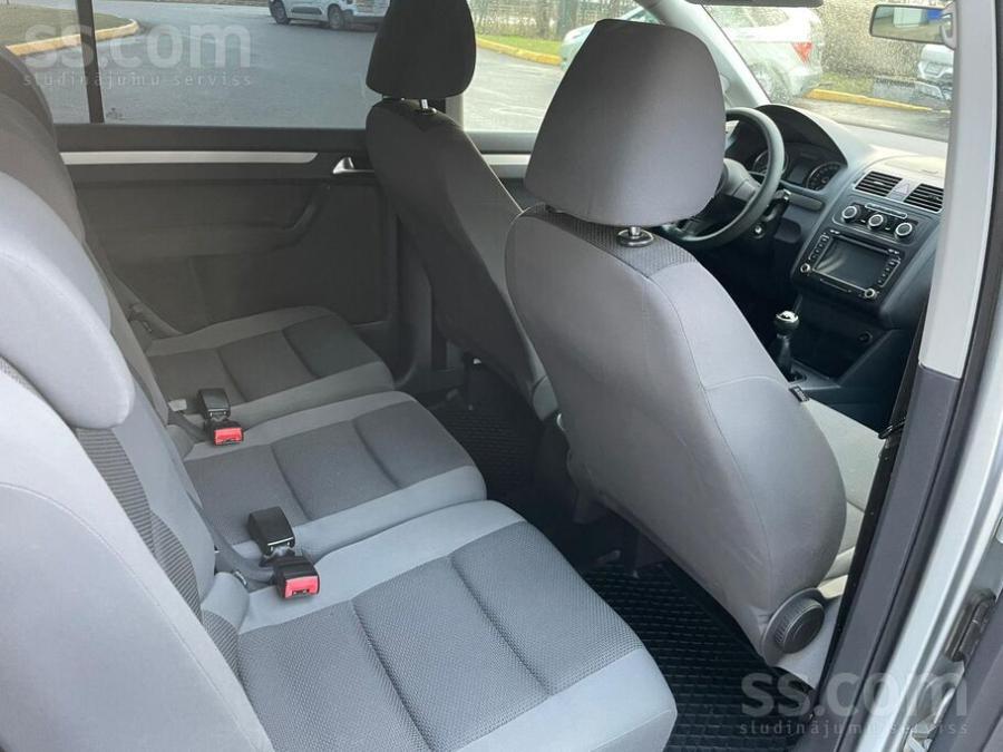 Volkswagen Touran 2011 Rīga, ar dzinēja tilpumu 1.60 L un nobraukumu 0 tūkst. km par 4799 €, foto 19 vietnē AUTOMOTO.COM.LV