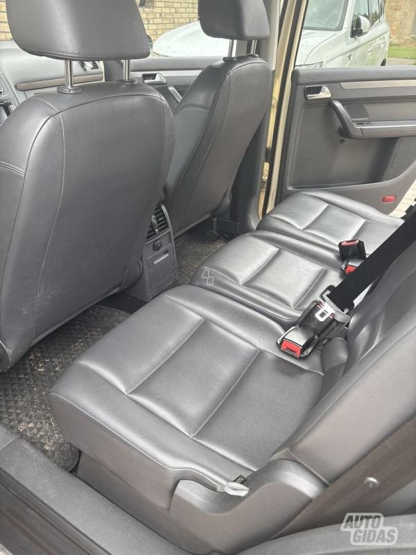 Volkswagen Touran 2011 Viļņa, ar dzinēja tilpumu 1.40 L un nobraukumu 270 tūkst. km par 4650 €, foto 6 vietnē AUTOMOTO.COM.LV