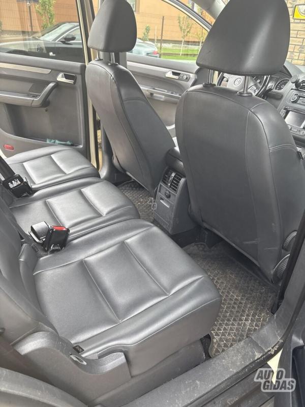 Volkswagen Touran 2011 Viļņa, ar dzinēja tilpumu 1.40 L un nobraukumu 270 tūkst. km par 4650 €, foto 7 vietnē AUTOMOTO.COM.LV