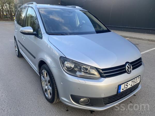 Volkswagen Touran 2011 in Jurmala, with an engine capacity of 2.00 L and mileage of 308 thousand km for 4790 €, photo 3 on AUTOMOTO.COM.LV