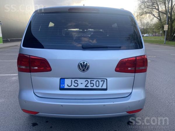 Volkswagen Touran 2011 in Jurmala, with an engine capacity of 2.00 L and mileage of 308 thousand km for 4790 €, photo 5 on AUTOMOTO.COM.LV
