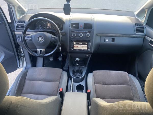 Volkswagen Touran 2011 in Jurmala, with an engine capacity of 2.00 L and mileage of 308 thousand km for 4790 €, photo 8 on AUTOMOTO.COM.LV