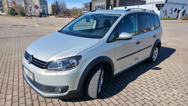 Volkswagen Touran 2011 Rīga, ar dzinēja tilpumu 2.00 L un nobraukumu 326 tūkst. km par 4000 €, foto 1 vietnē AUTOMOTO.COM.LV