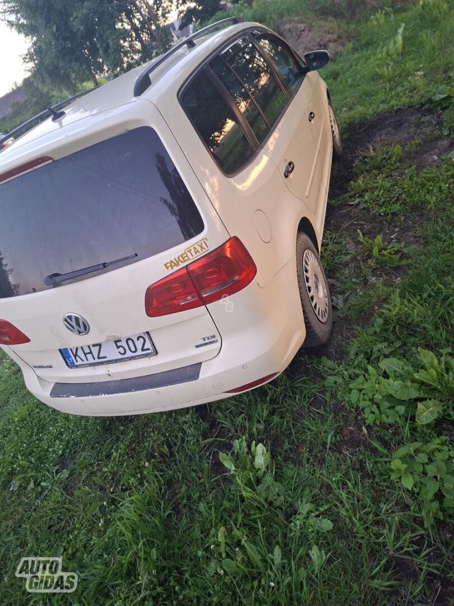 Volkswagen Touran 2011 in Jurbarkas, with an engine capacity of 1.60 L and mileage of 501 thousand km for 2500 €, photo 5 on AUTOMOTO.COM.LV