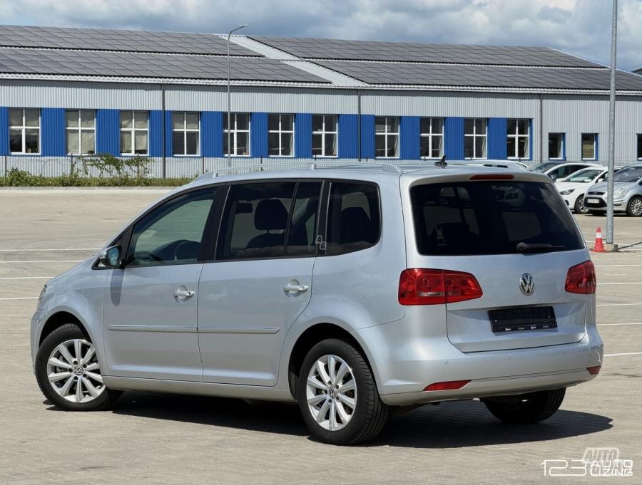 Volkswagen Touran 2011 in Taurage, with an engine capacity of 2.00 L and mileage of 300 thousand km for 6300 €, photo 9 on AUTOMOTO.COM.LV