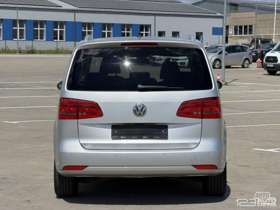 Volkswagen Touran 2011 in Taurage, with an engine capacity of 2.00 L and mileage of 300 thousand km for 6300 €, photo 13 on AUTOMOTO.COM.LV