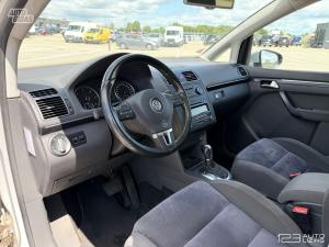 Volkswagen Touran 2011 in Taurage, with an engine capacity of 2.00 L and mileage of 300 thousand km for 6300 €, photo 14 on AUTOMOTO.COM.LV