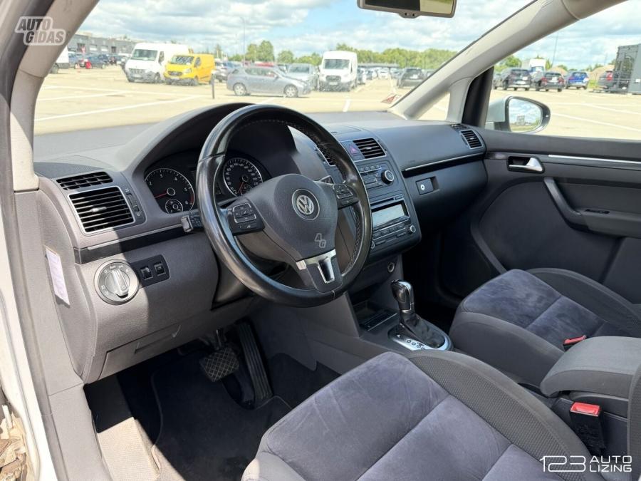 Volkswagen Touran 2011 in Taurage, with an engine capacity of 2.00 L and mileage of 300 thousand km for 6300 €, photo 14 on AUTOMOTO.COM.LV