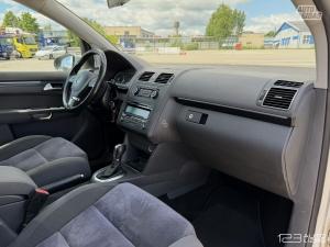 Volkswagen Touran 2011 in Taurage, with an engine capacity of 2.00 L and mileage of 300 thousand km for 6300 €, photo 16 on AUTOMOTO.COM.LV