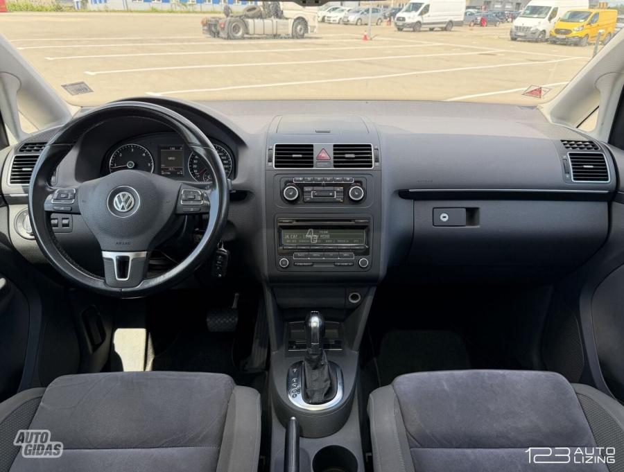 Volkswagen Touran 2011 in Taurage, with an engine capacity of 2.00 L and mileage of 300 thousand km for 6300 €, photo 17 on AUTOMOTO.COM.LV