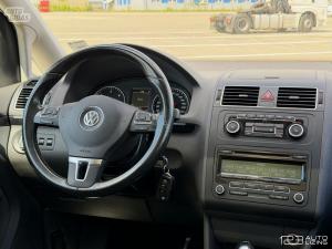 Volkswagen Touran 2011 in Taurage, with an engine capacity of 2.00 L and mileage of 300 thousand km for 6300 €, photo 18 on AUTOMOTO.COM.LV